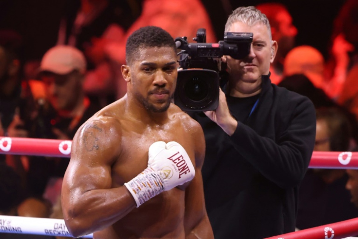 Who Was Latif Ayodele? Anthony Joshua Mourns Death of Longtime Trainer ...