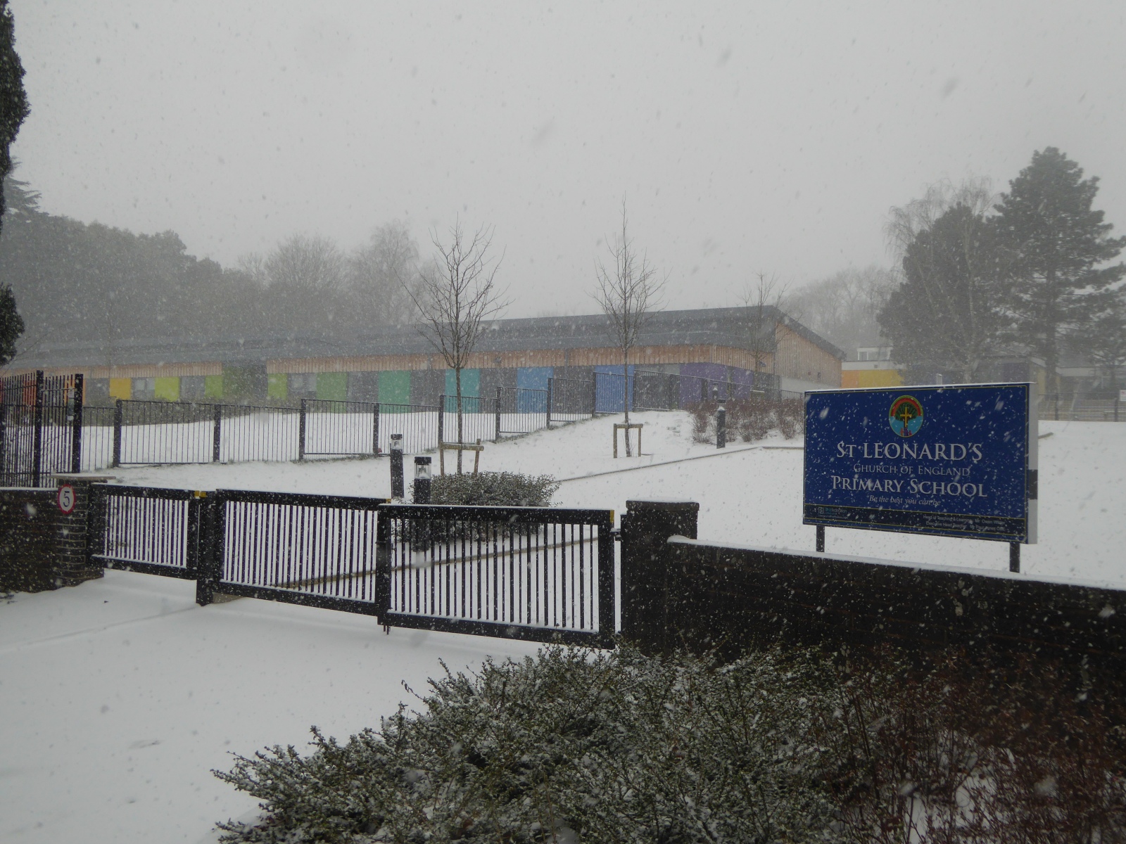 Met Office Arctic Wall: Hundreds of Schools Shut as 30cm Snow Slams UK ...