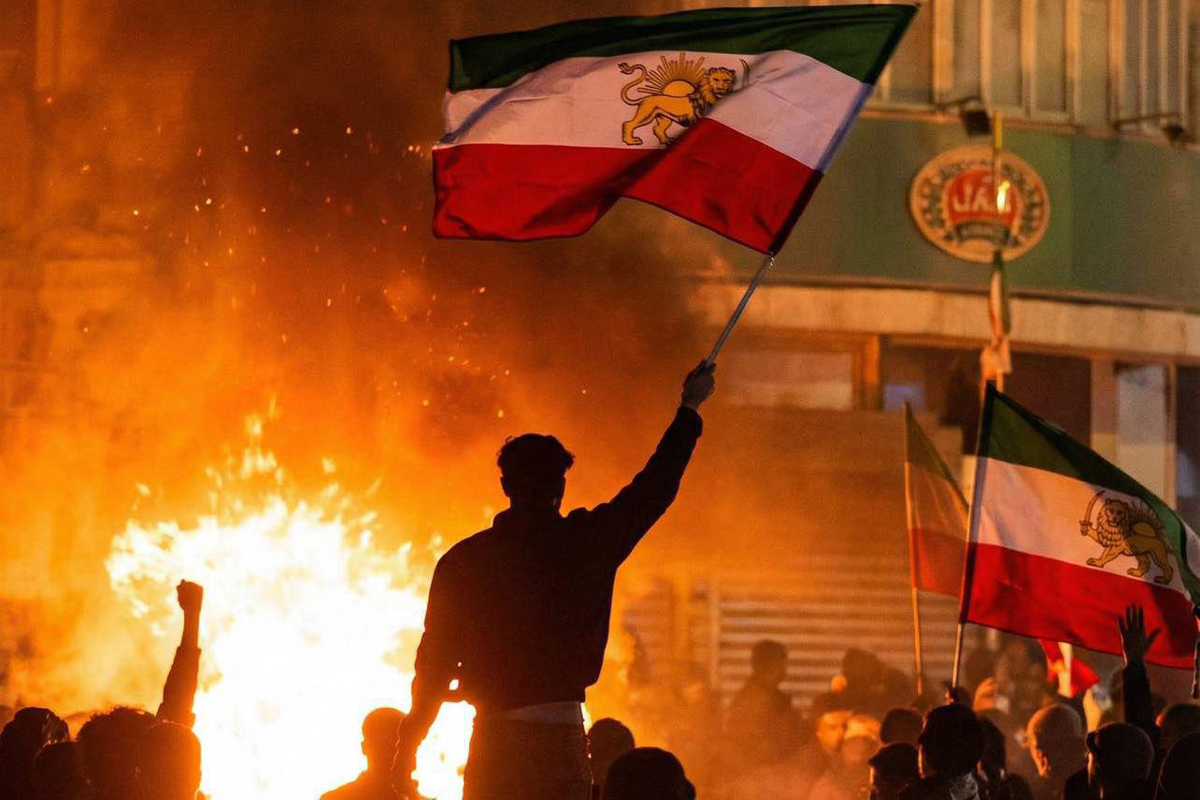 Tehran in Flames: Government Strongholds Torched Overnight | IBTimes UK