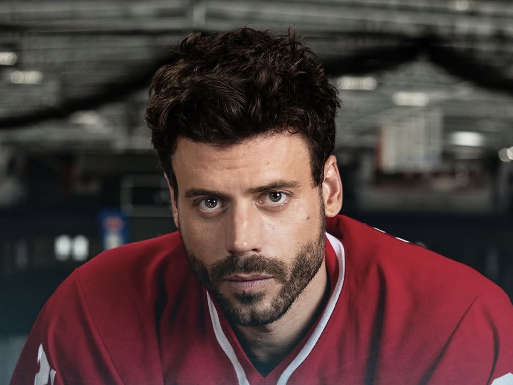 Are François Arnaud, Connor Storrie Dating? Heated Rivalry Star Reveals ...