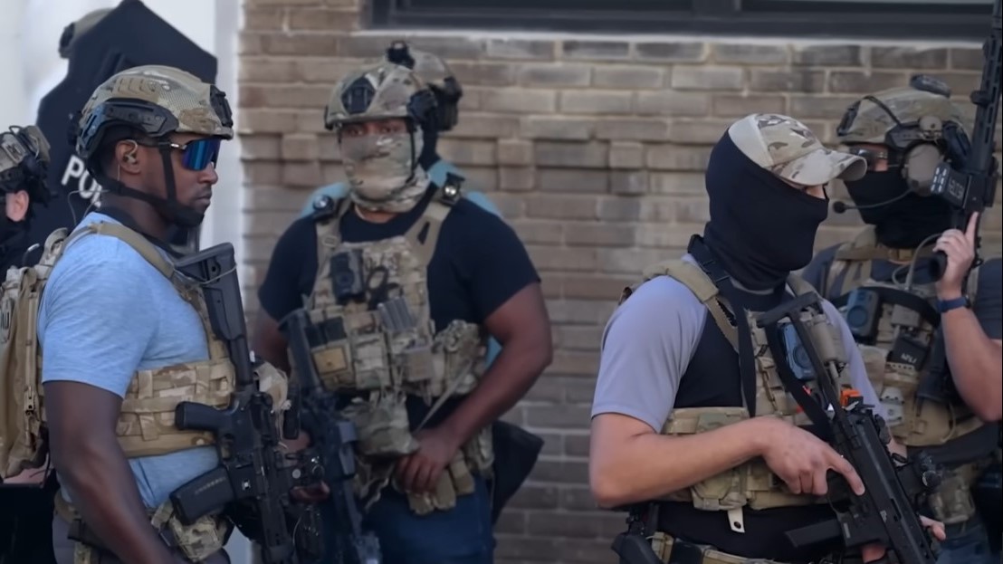 ICE Memo Says Its Agents Can Enter Your Home Without a Judge's Warrant ...