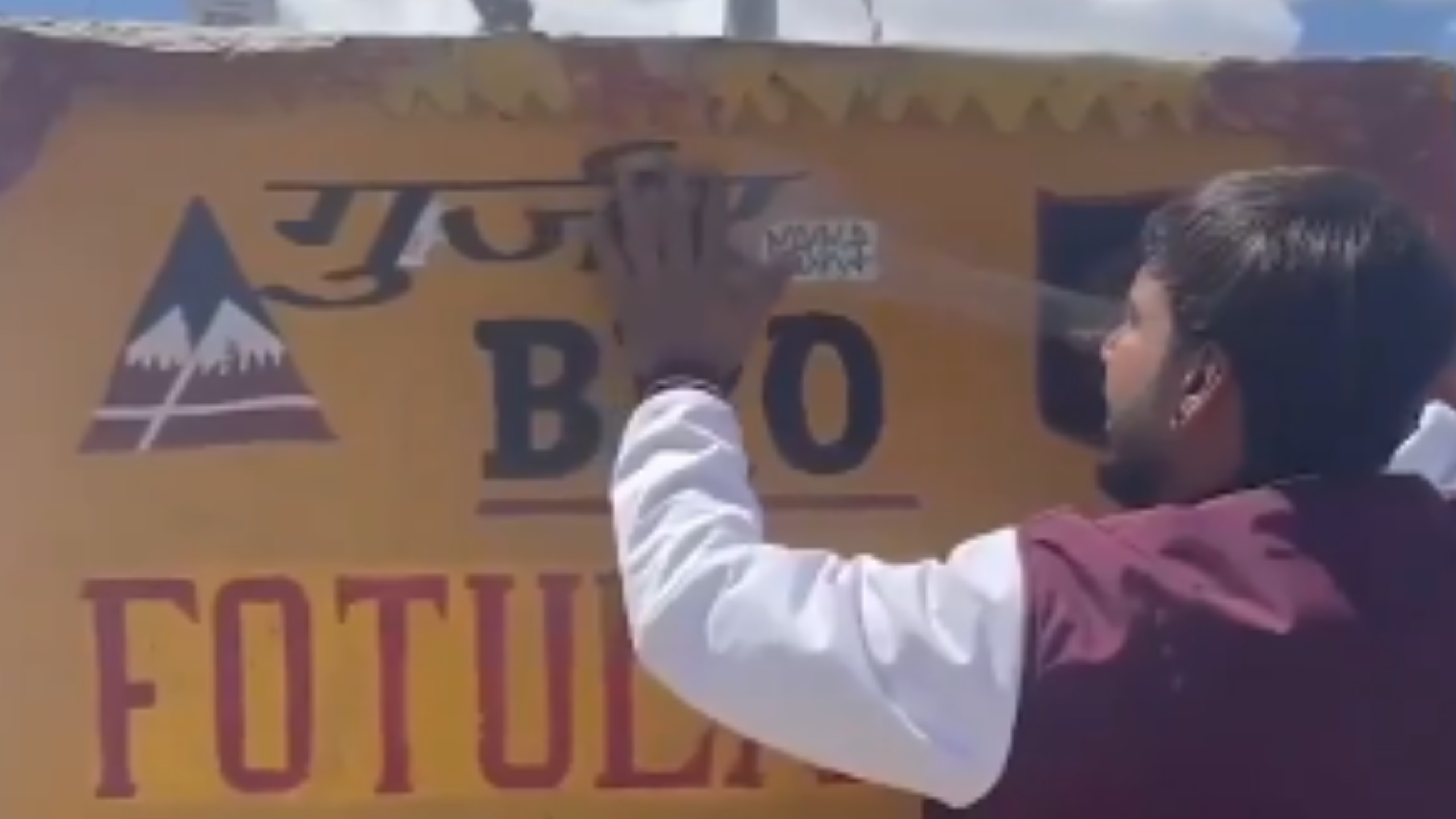 'Idiot' Man Who Defaced Fotu La Pass Signage Now Wanted — Police ...