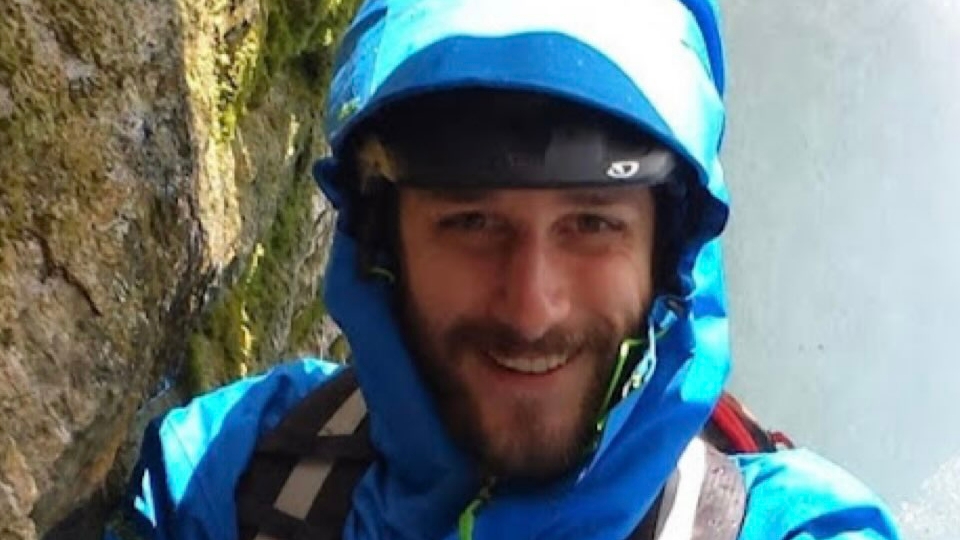 Alex Pretti Was Reportedly 'Trying to Protect 2 Women' Before Fatal ...