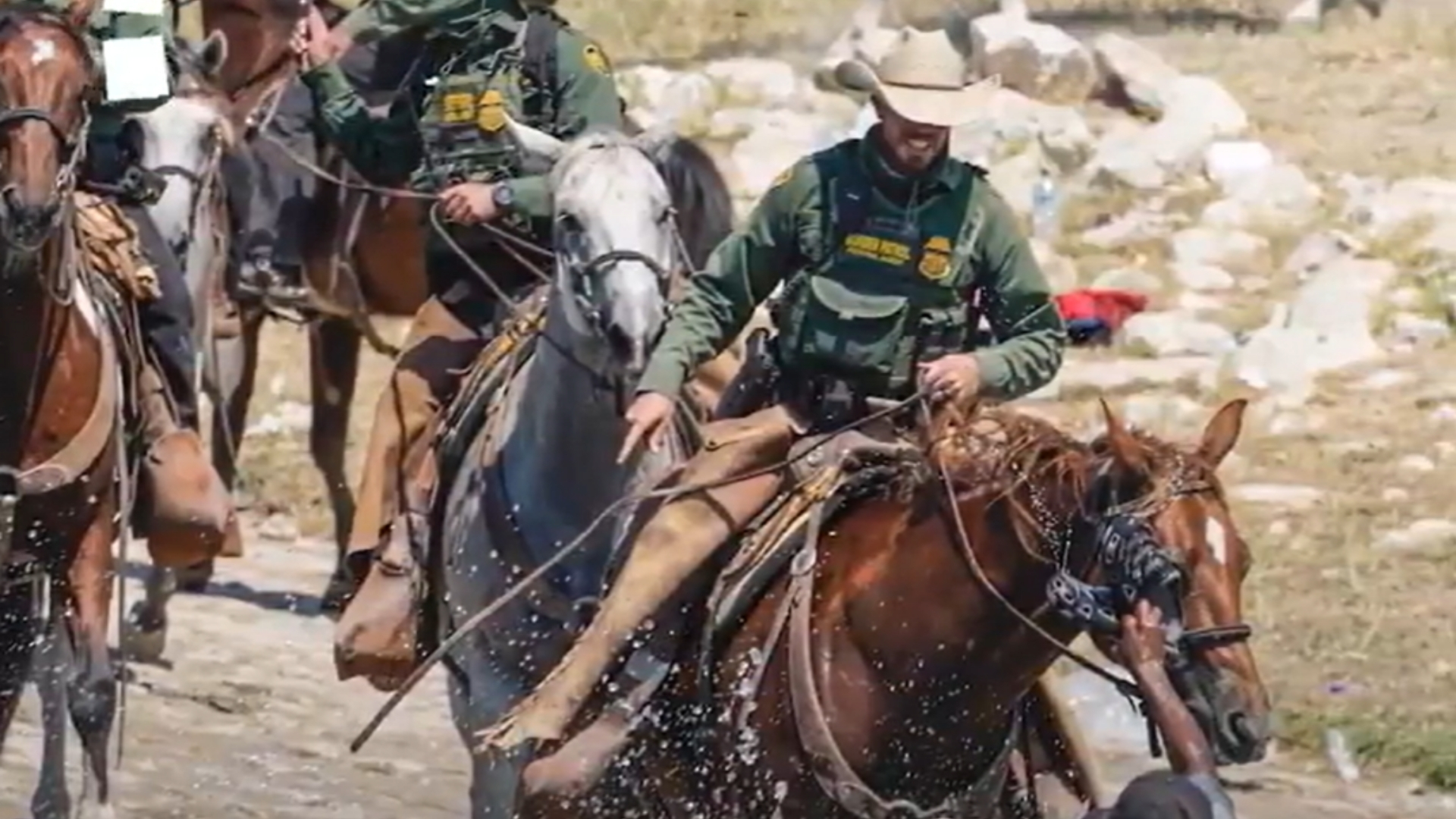 Resurfaced Video of US Border Patrol Shows Them On Horseback Whipping ...