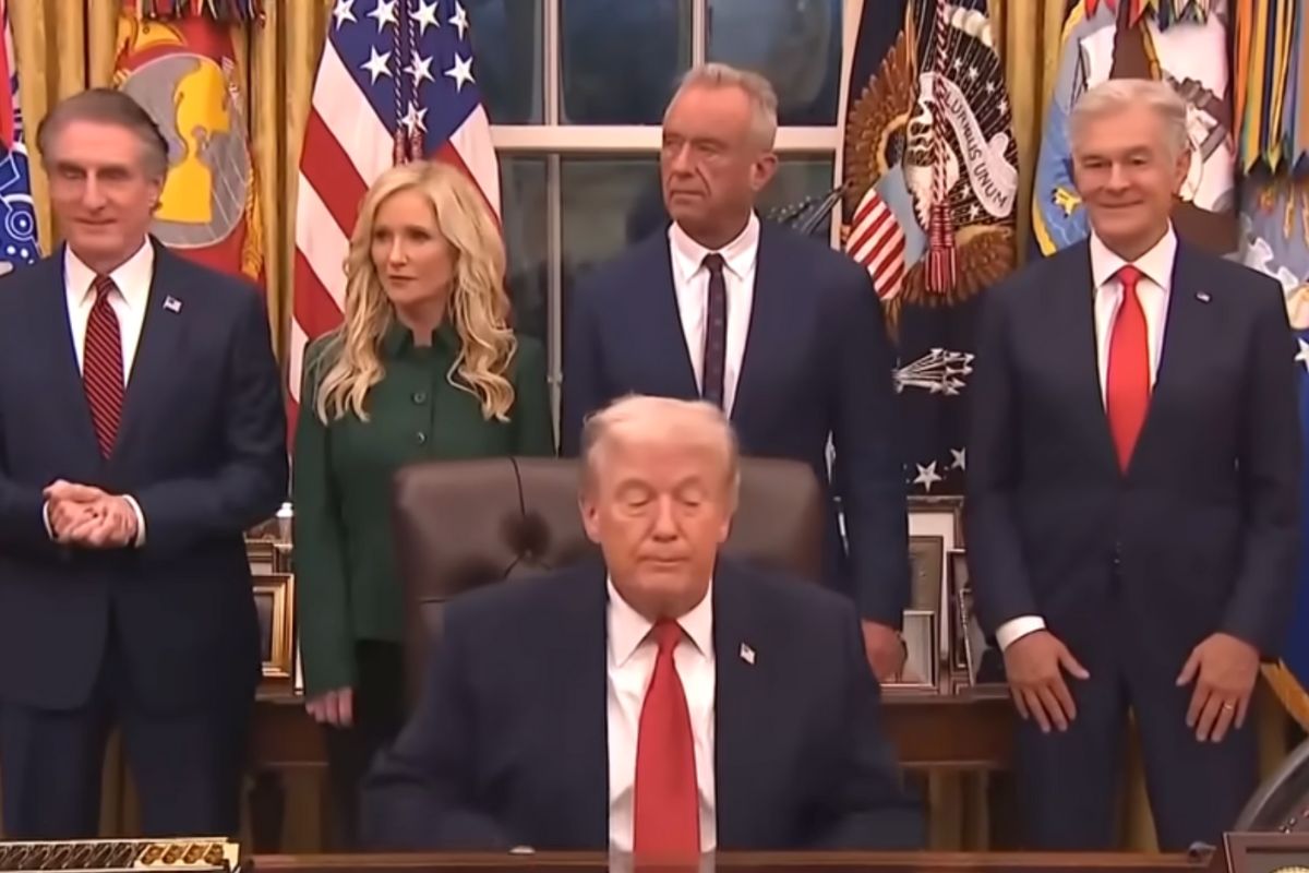 Did Trump 'Soil' Himself During Oval Office Event, And Abruptly End ...