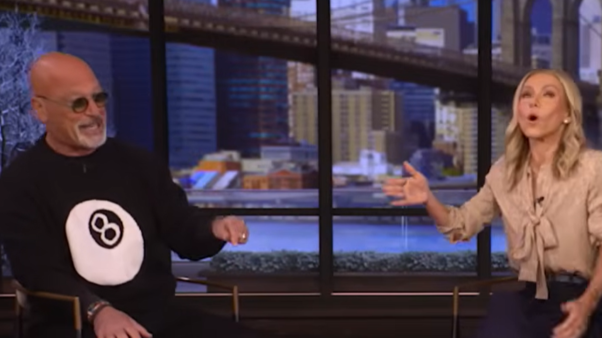 Howie Mandel Shuts Down Kelly Ripa After Backhanded Age Compliment: 'I ...