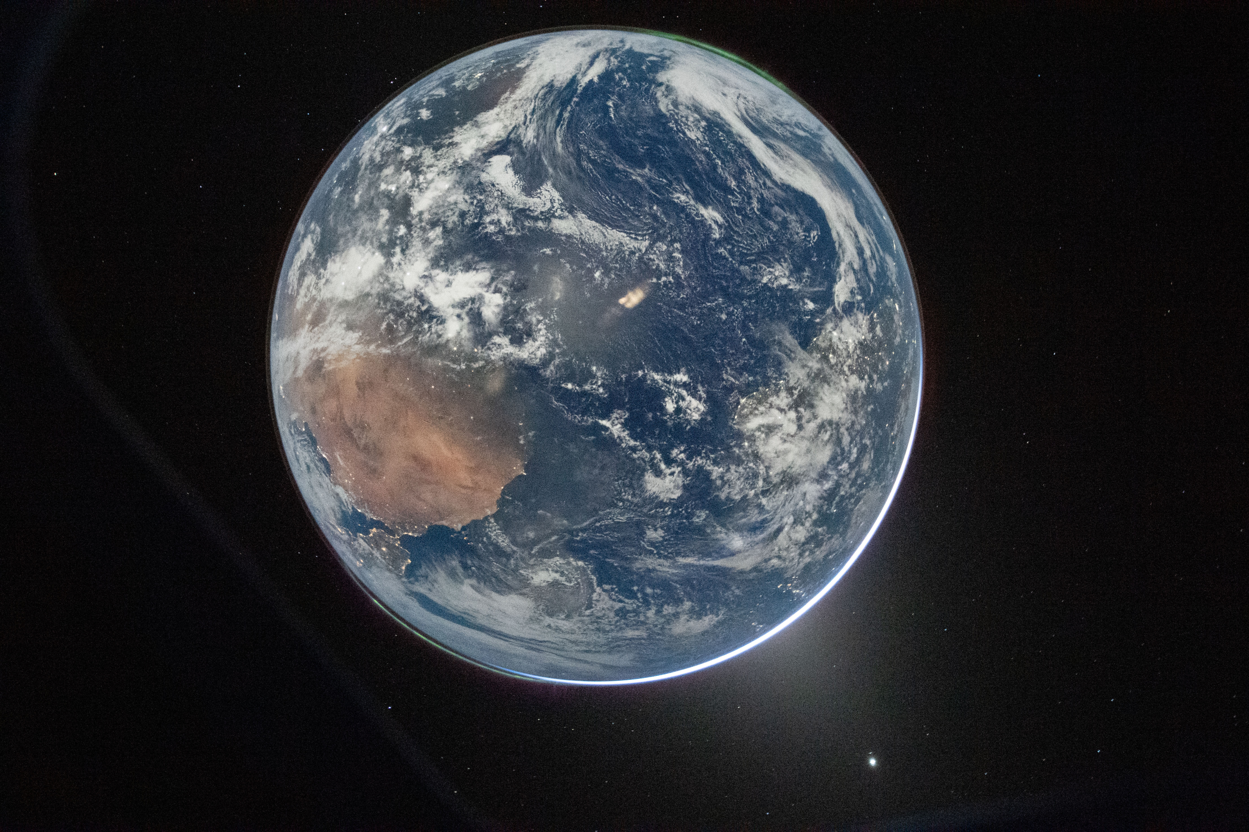 NASA Confirms Artemis II Earth Photo Was Taken on an iPhone 17 Pro Max ...