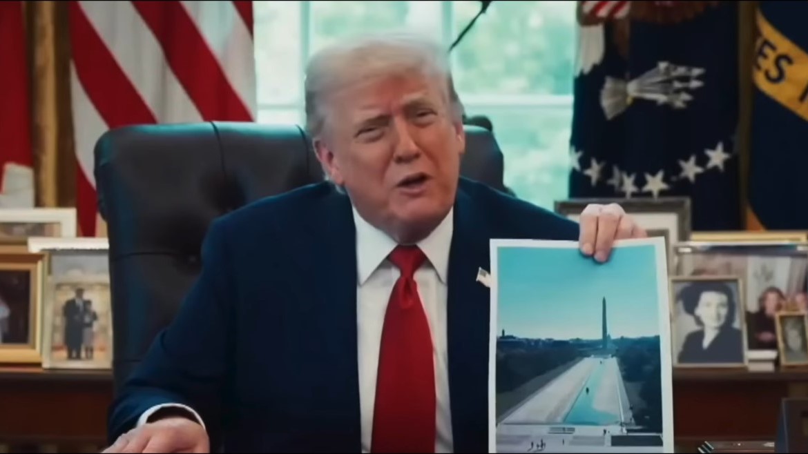 Trump's Reflecting Pool Renovation Hits New Setback: Reports Say Algae ...