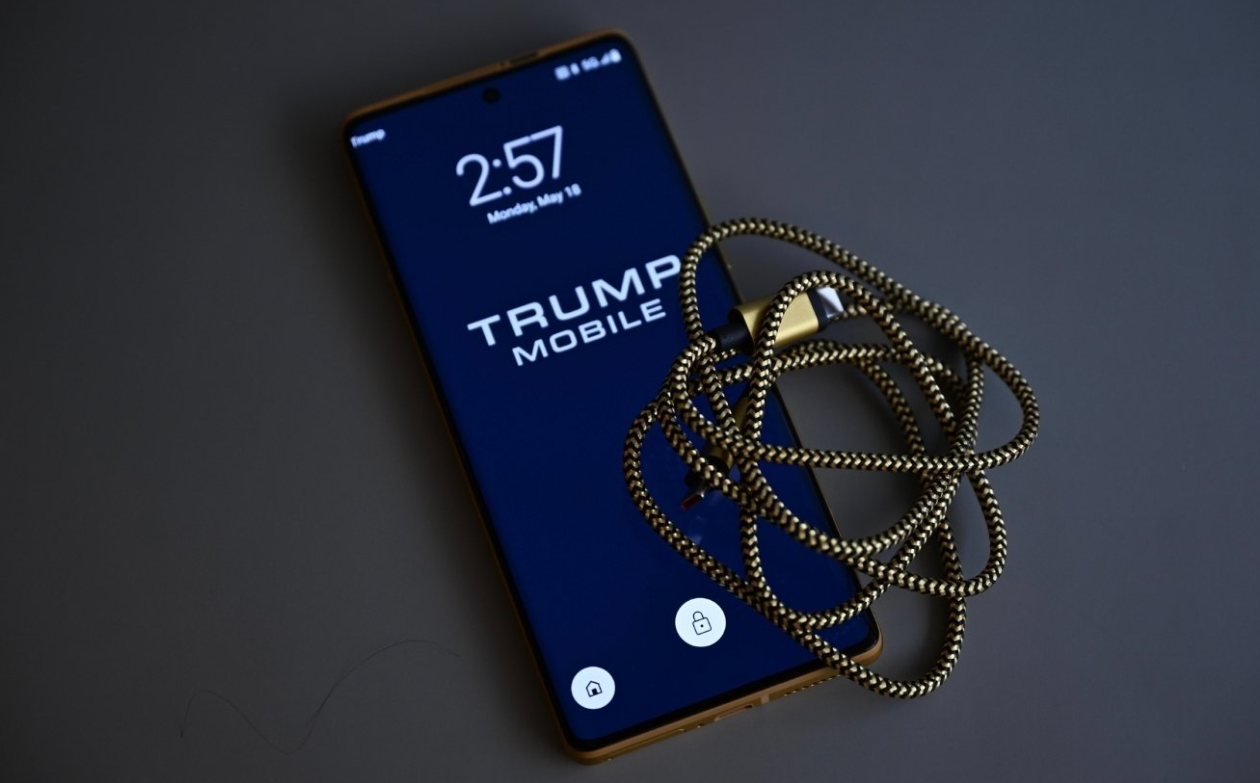 Trump Mobile Phone Launch Ridiculed Over Glaring 11-Stripe American ...
