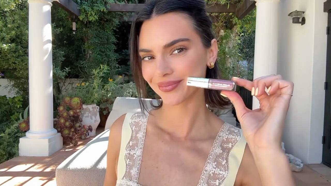 Kendall Jenner, Jacob Elordi Dating: Khloé Kardashian Accidentally ...