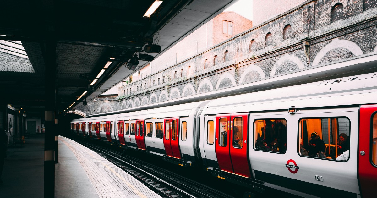 London Tube Strikes Go Ahead as Last Ditch Talks Fail, Commuters Brace ...