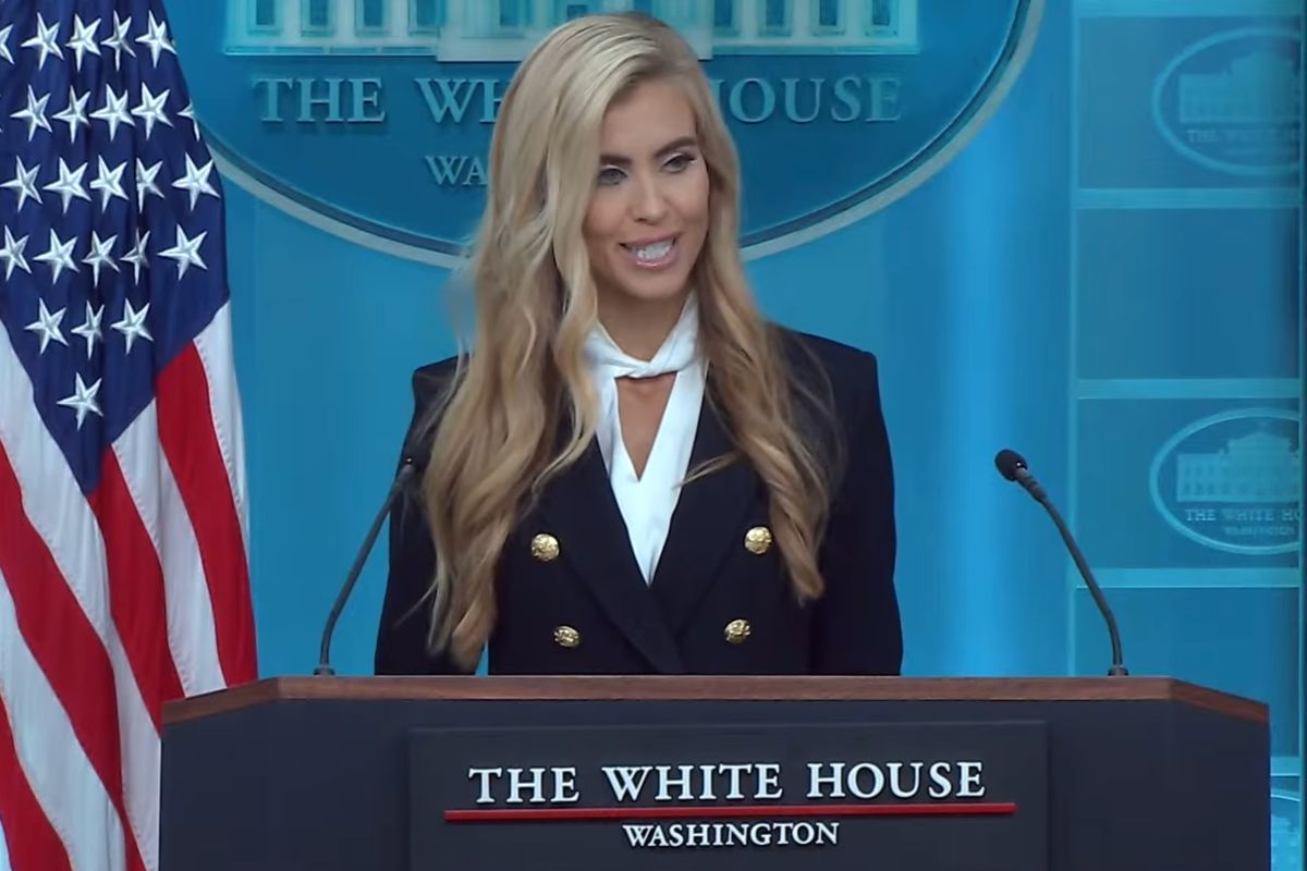 Katie Zacharia Appears To Struggle With Notes Mixes Up Trump And Her 7276