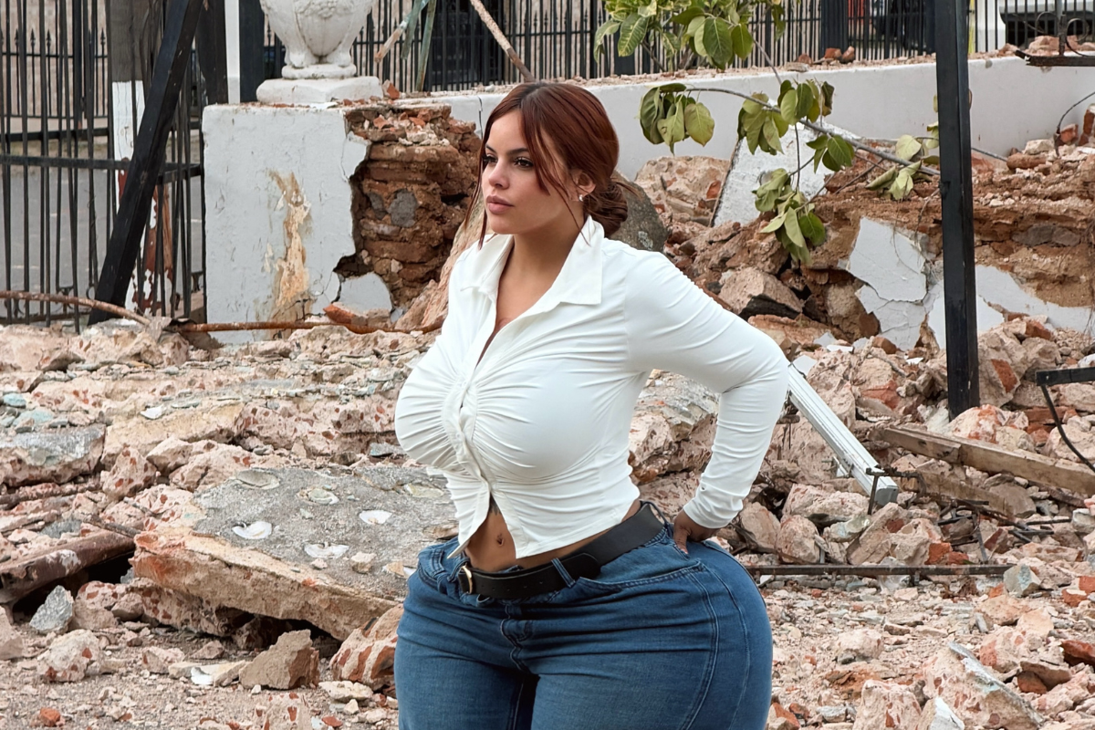 Influencer Gracie Bon Is Criticised For A Photoshoot In Front Of Panama