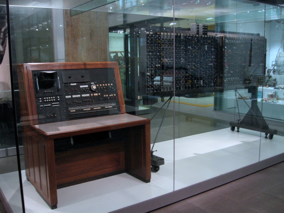 Alan Turing - Life and Tragic Death of Enigma and Computing Hero