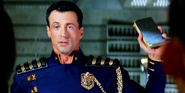 Dredd First Trailer Sees Karl Urban Keep Helmet on [VIDEO]