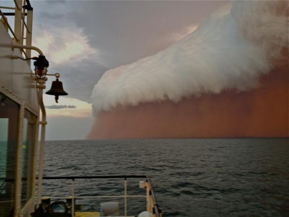 Massive Sandstorm Hits Western Australia [PHOTOS]