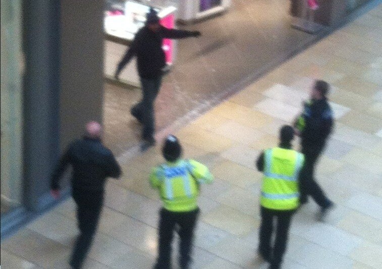 Boyfriend Smashes Birmingham H Samuel Jewellery Shop over Valentine ...